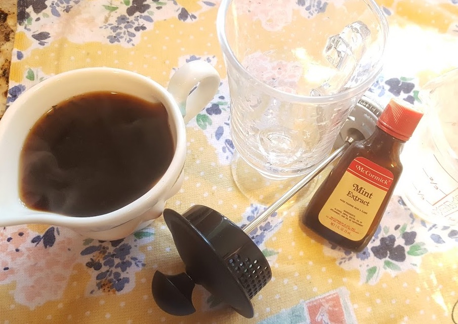 Layered peppermint machiatto – Coffee with the Queen